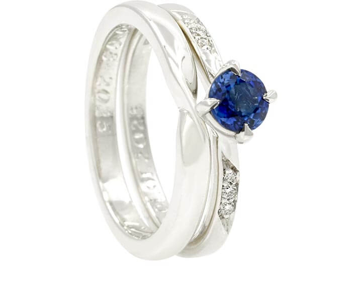 Mobius Twist Wedding Ring in Fairtrade Gold